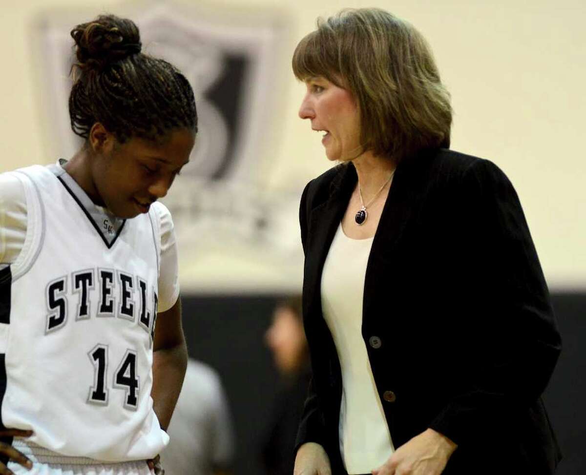 Steele forges ahead to 25-5A lead