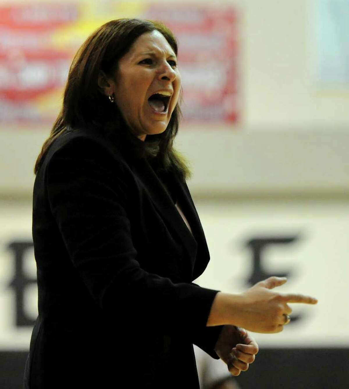 Steele forges ahead to 25-5A lead