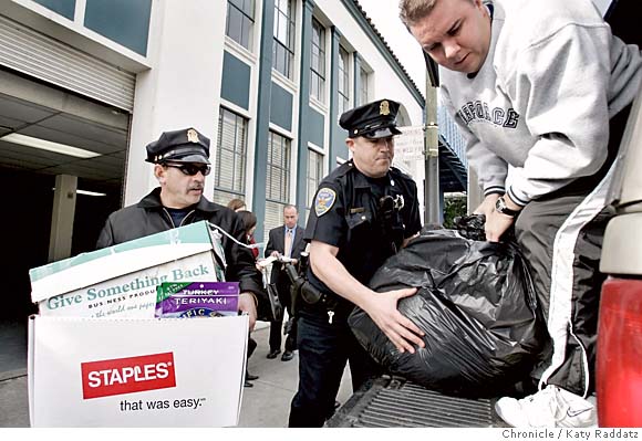 Police help moms help troops