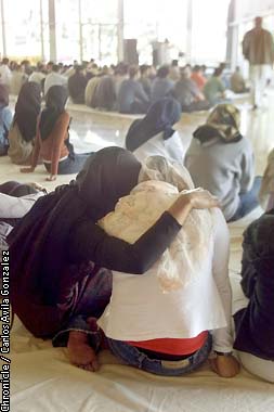 U.S. Muslims struggle with faith and public image / On eve of war ...