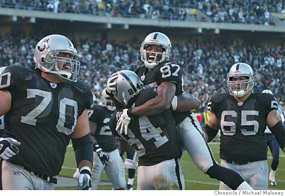 Making their points / Raiders' offense shines as Collins throws 5 TDs