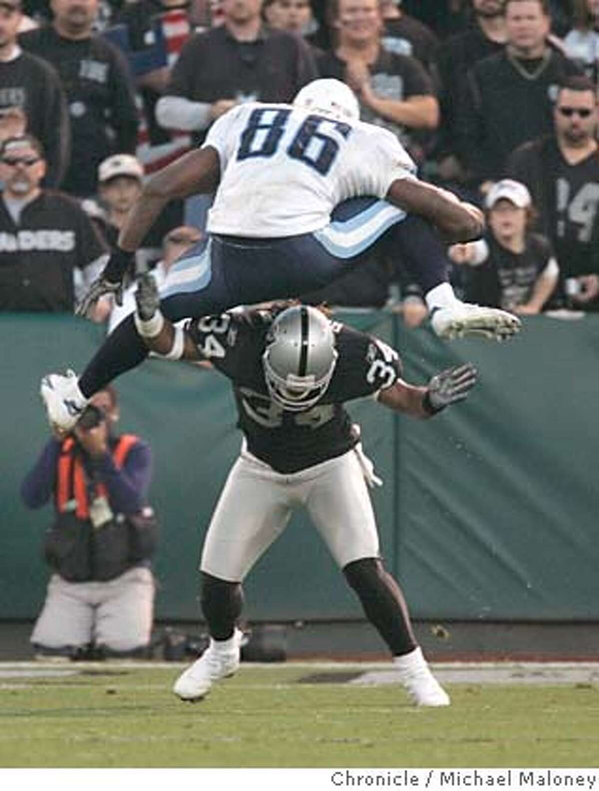 Making their points / Raiders' offense shines as Collins throws 5 TDs