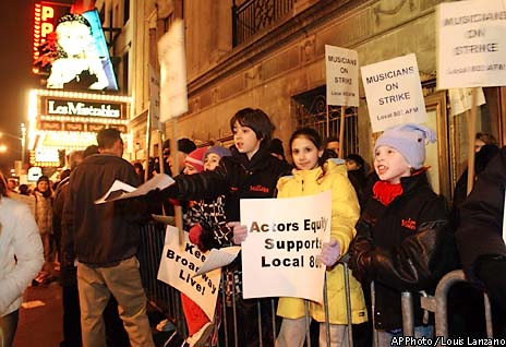 Actors honor musicians' strike in N.Y. / Broadway shows dark over clash ...