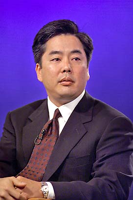 Friendster CEO steps down; networking site trims staff