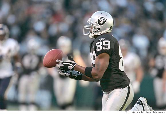 Porter, Raiders don't know what hit them / Heavy hits, dropped balls ...