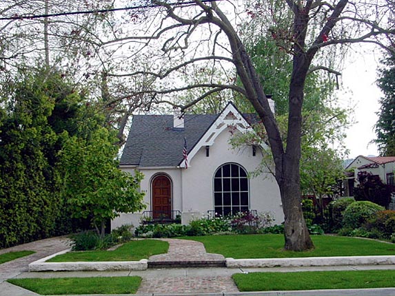 Pleasanton: Homes stroll a walk down memory lane