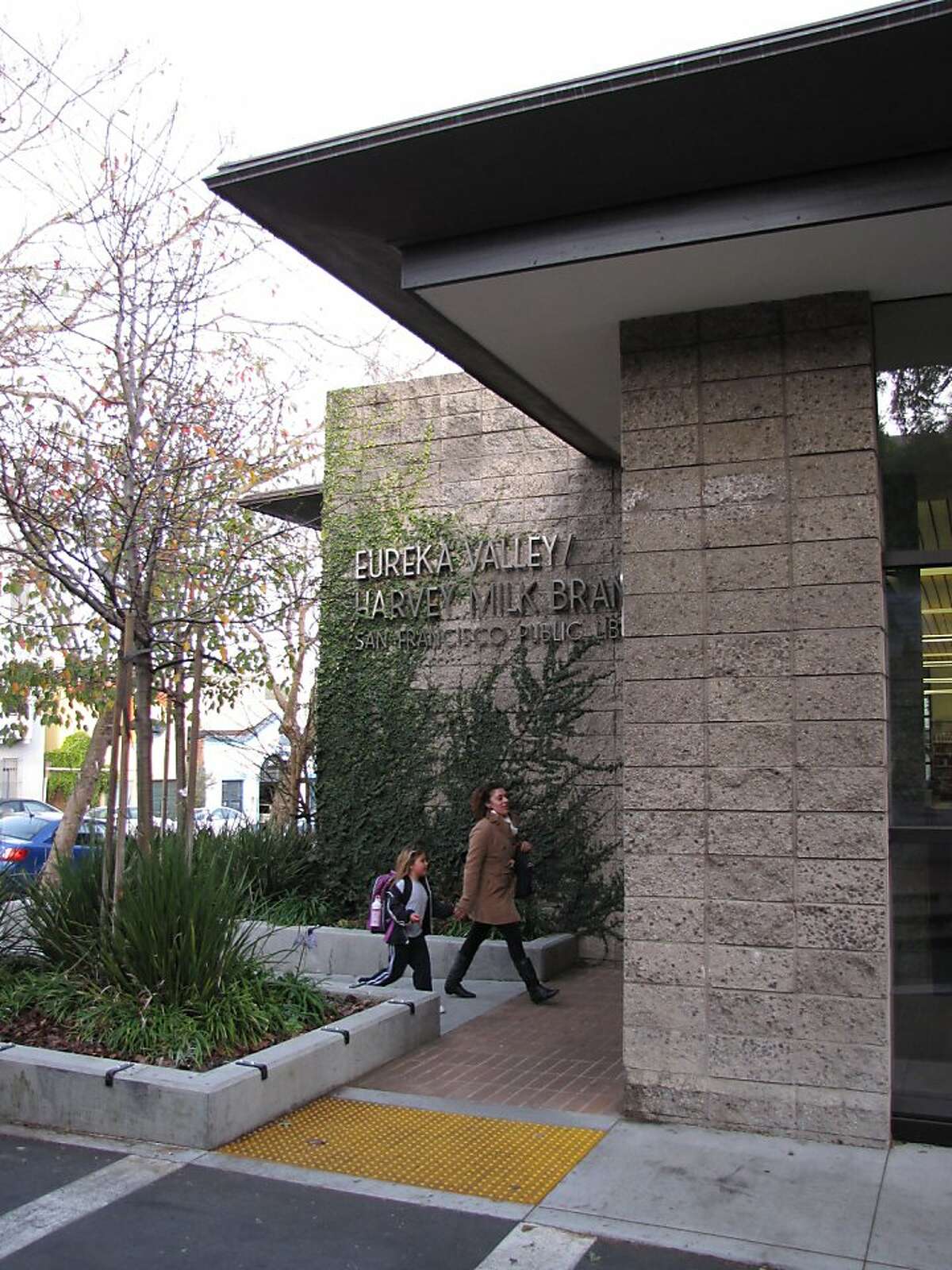 Branch library in the Castro is a good neighbor