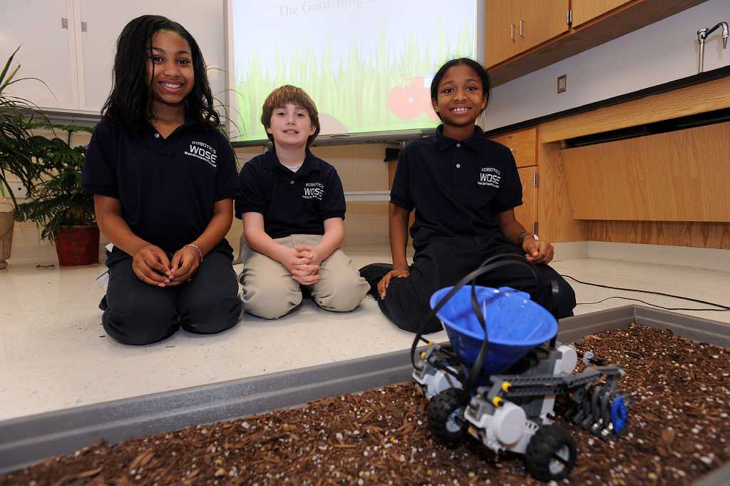 Local elementary students advance robot to state