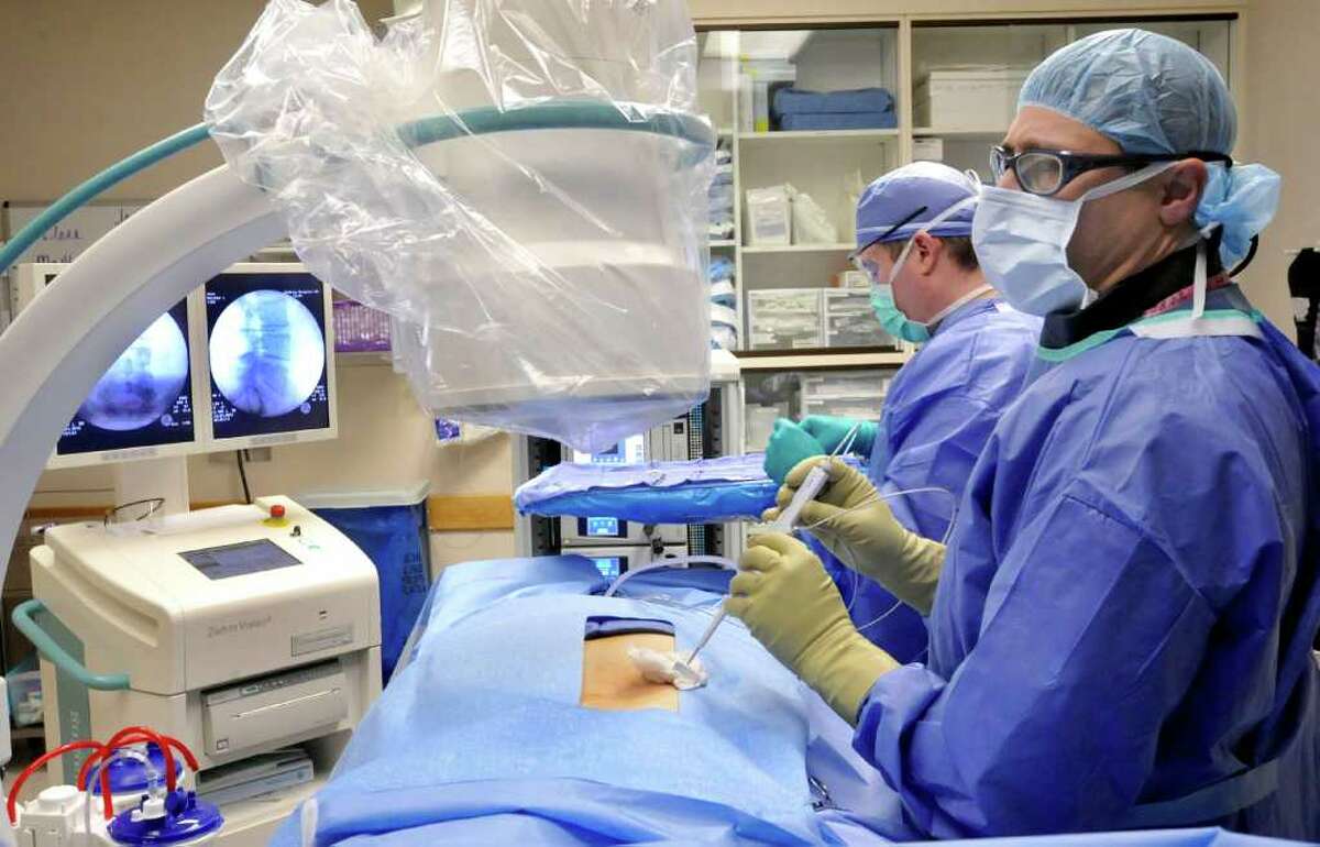 Doctor donates surgery to help patient in pain