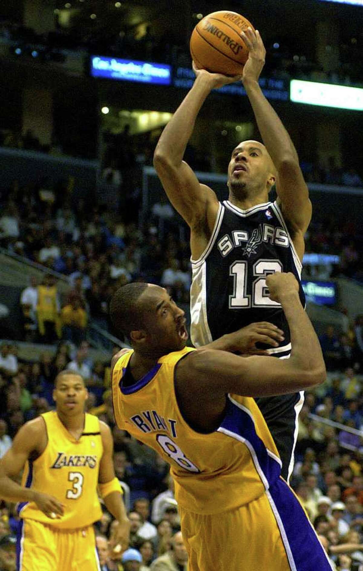 Spurs honor Bruce Bowen