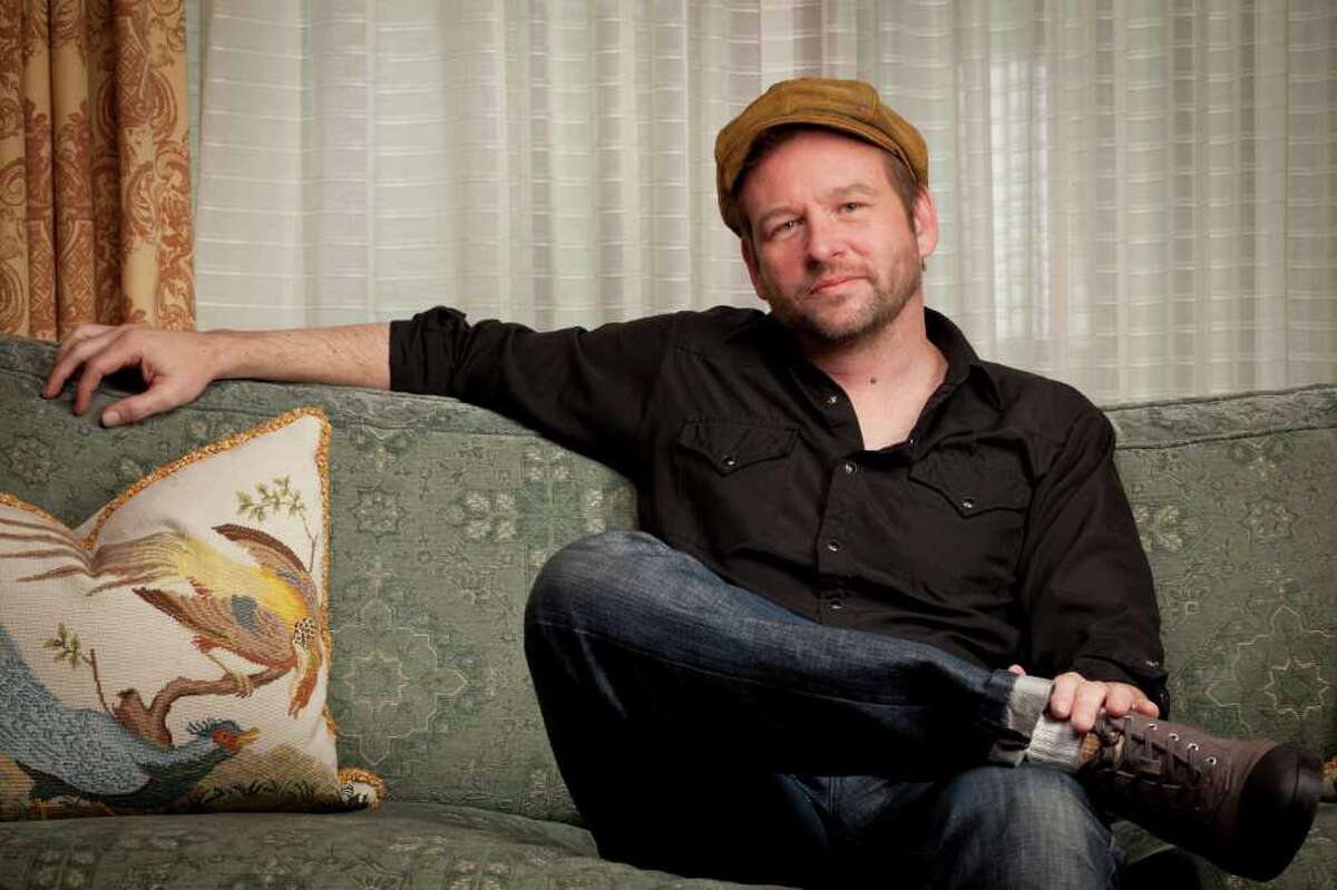 Dallas Roberts finds cold comfort in 'The Grey'