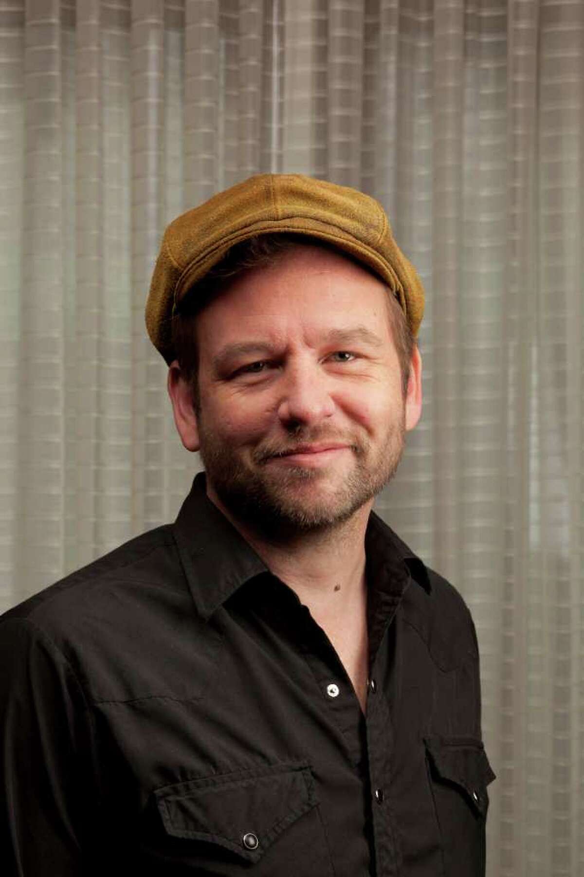 Dallas Roberts finds cold comfort in 'The Grey'