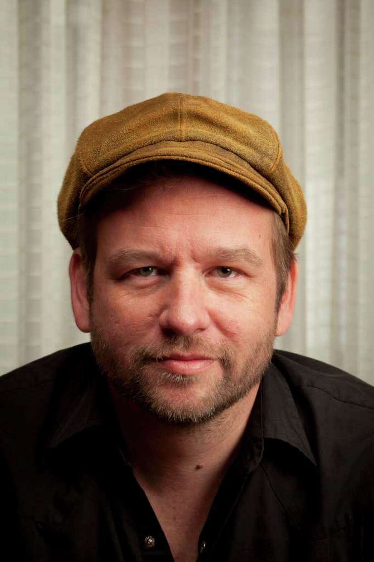 Dallas Roberts finds cold comfort in 'The Grey'