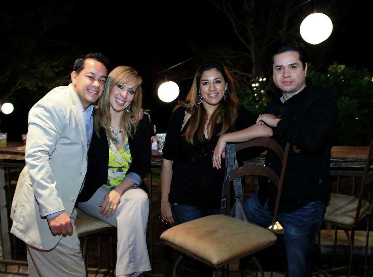 'Swanderosa' viewing party