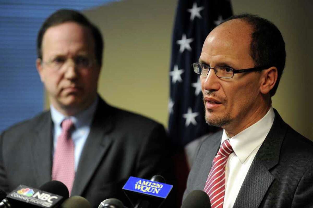 FBI arrests 4 police officers in Conn. bias probe