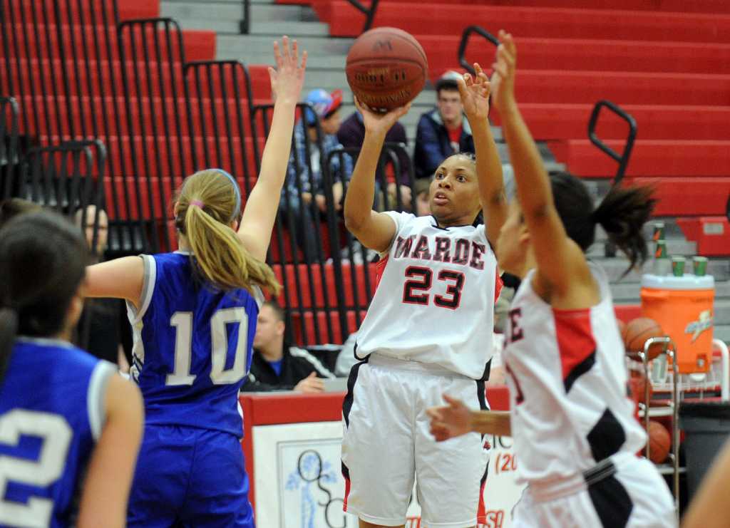Stamford blows out Ludlowe