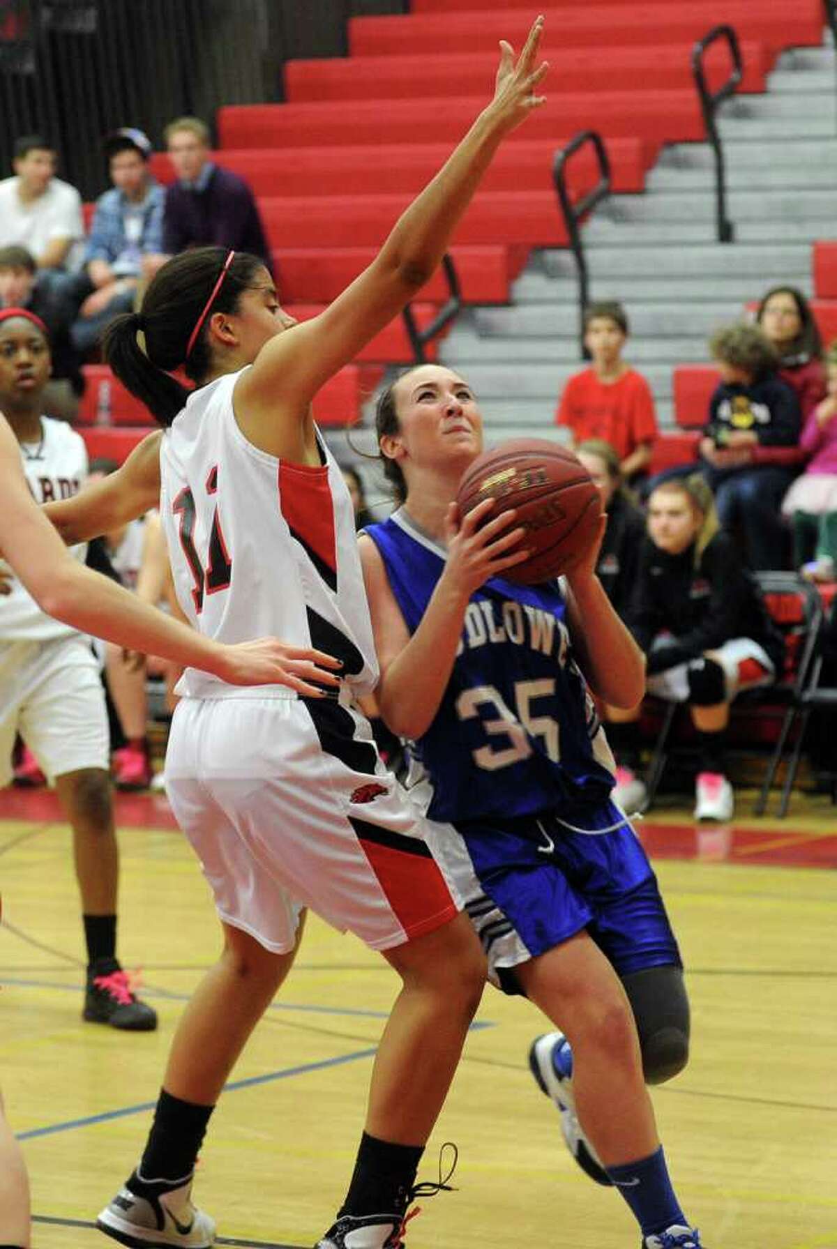 Stamford blows out Ludlowe