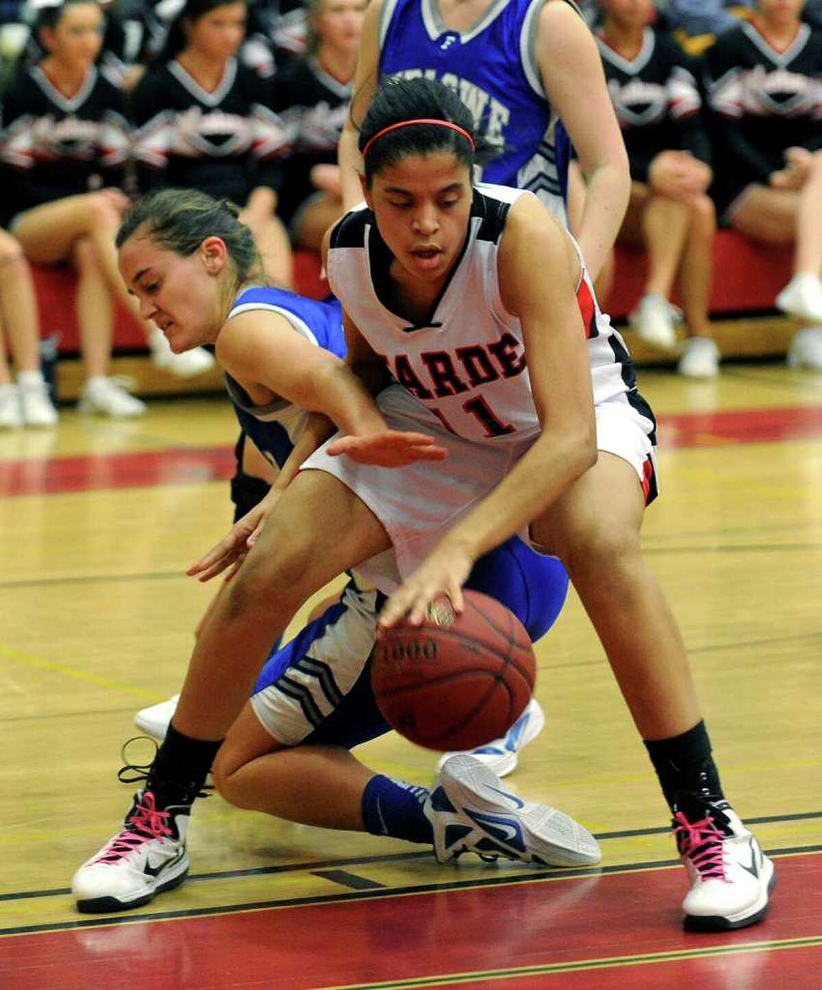 Stamford blows out Ludlowe