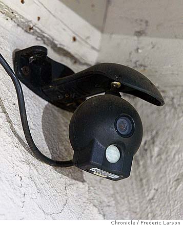 Public eye / Hundreds of thousands of surveillance cameras across ...