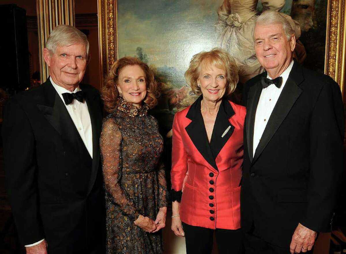 Rienzi Society buys a prize mirror