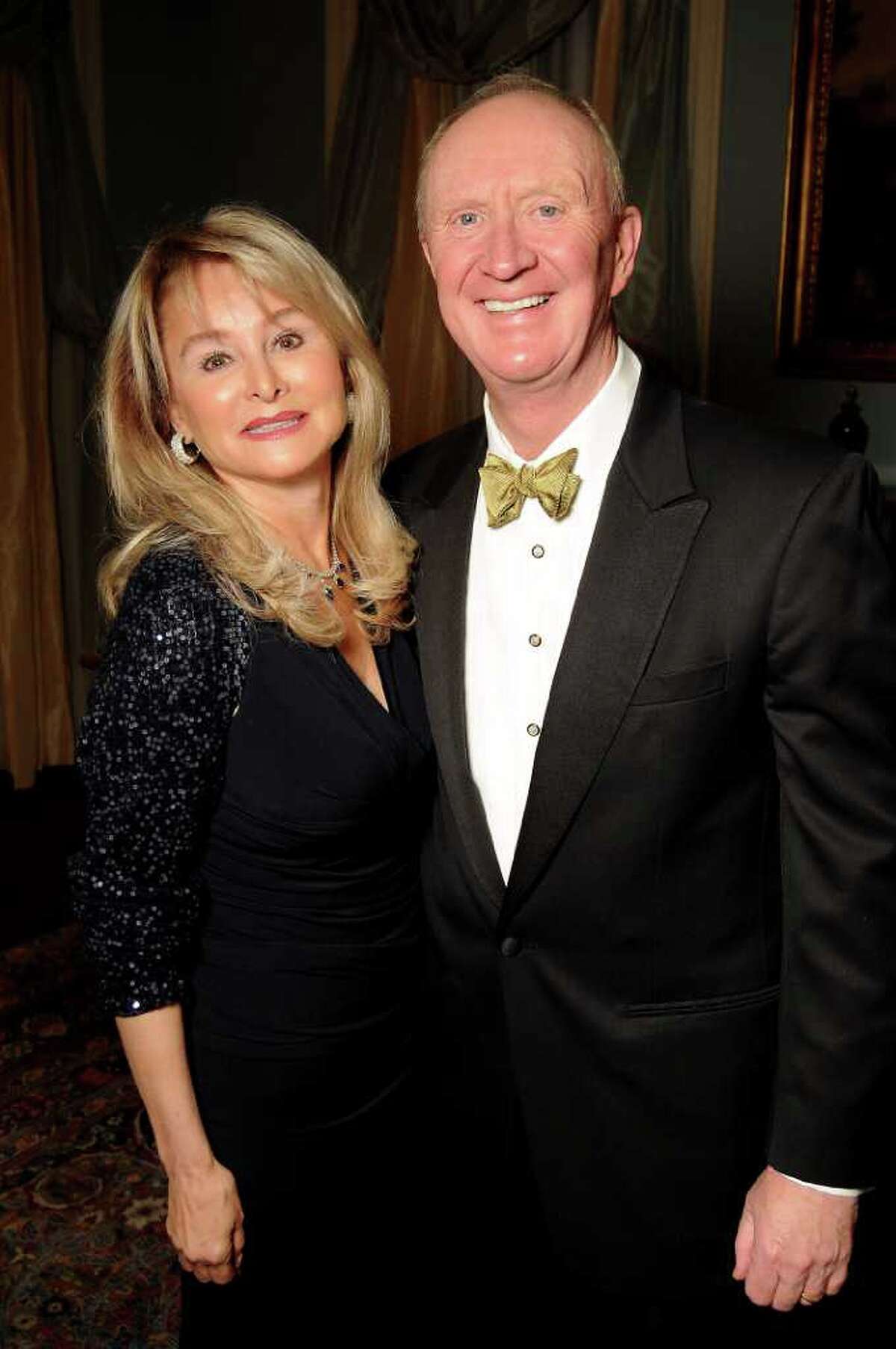 Rienzi Society buys a prize mirror