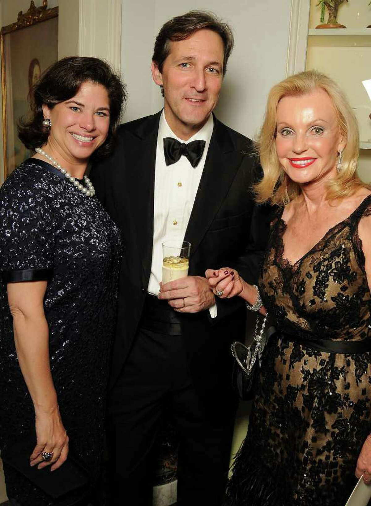 Rienzi Society buys a prize mirror