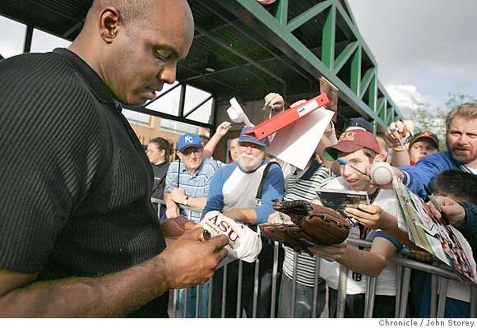 'IT'S TIME TO MOVE ON' / Bonds brushes off steroid questions, praises ...