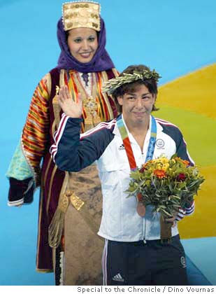 WRESTLING / Initial finals full of emotion