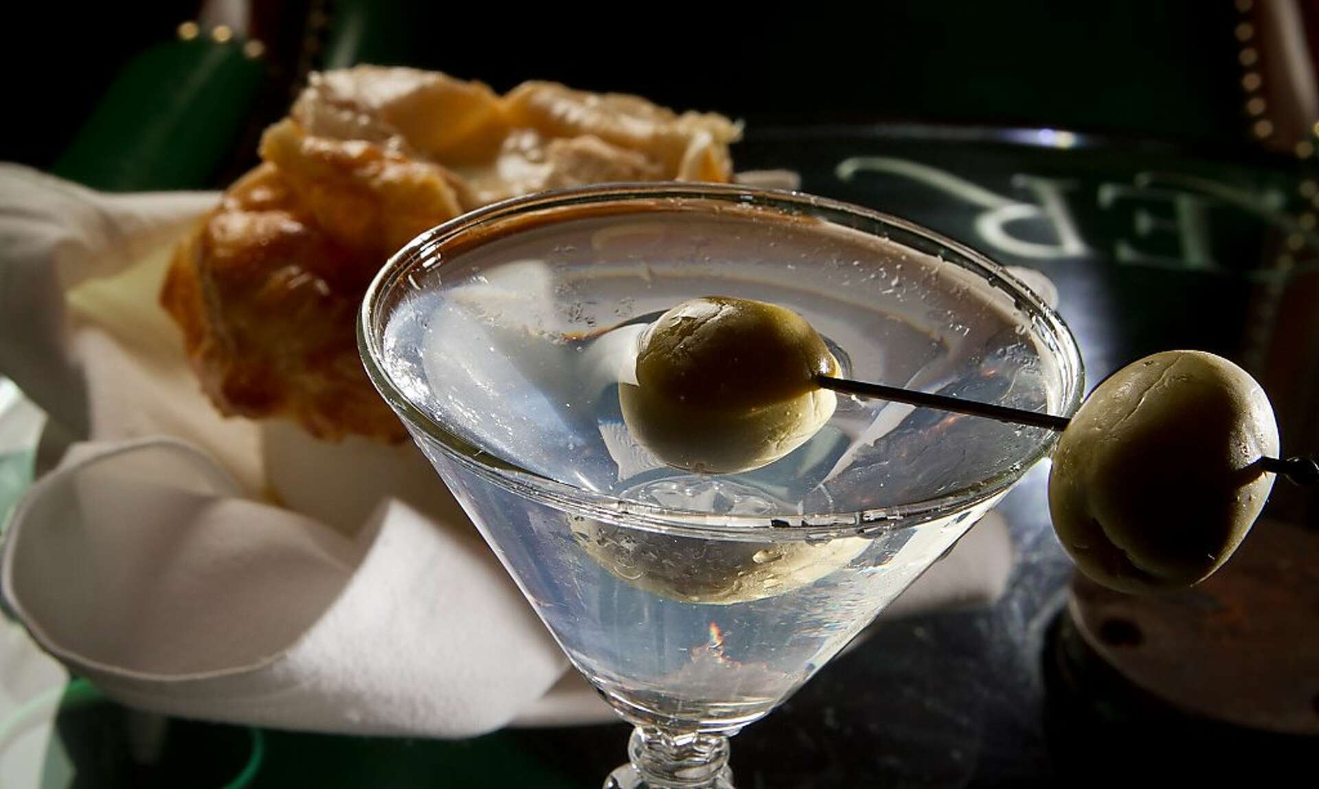 The Big 4, S.F.: A tie or dress looks good here