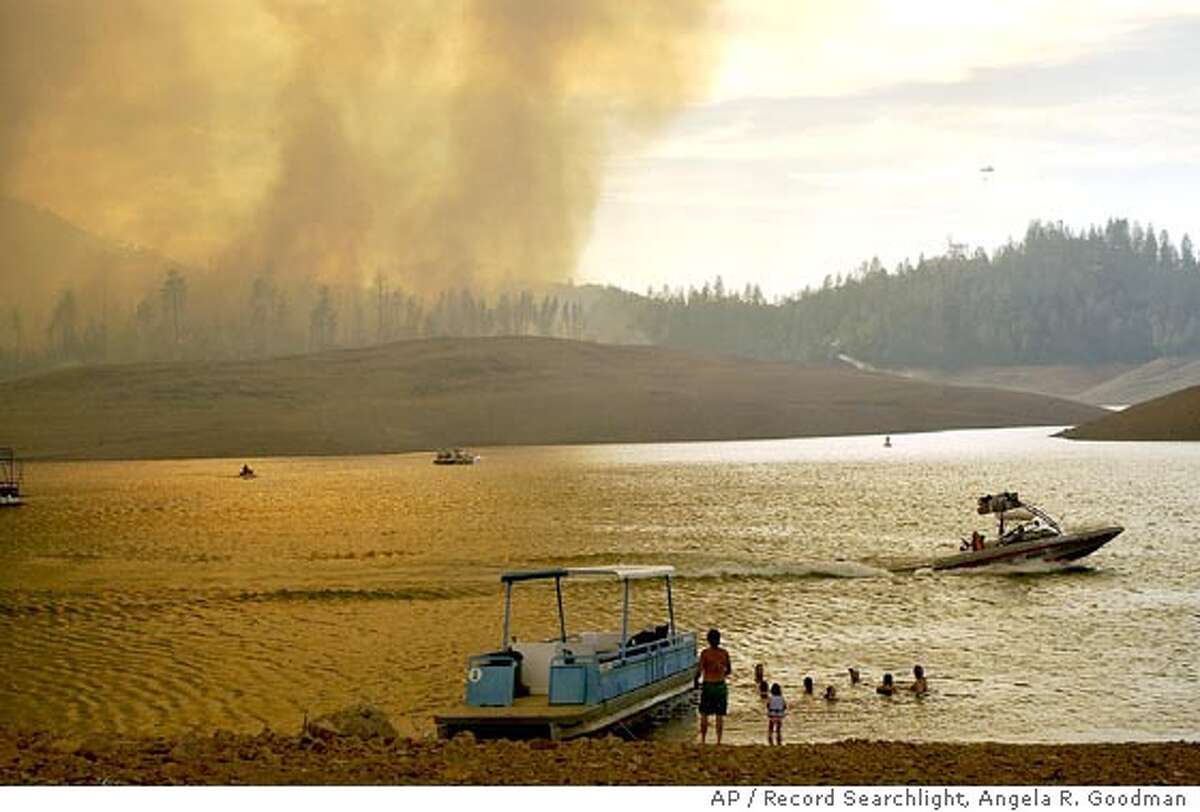 NORTHERN CALIFORNIA / Wildfire burns 40 buildings, 1,000 acres near ...