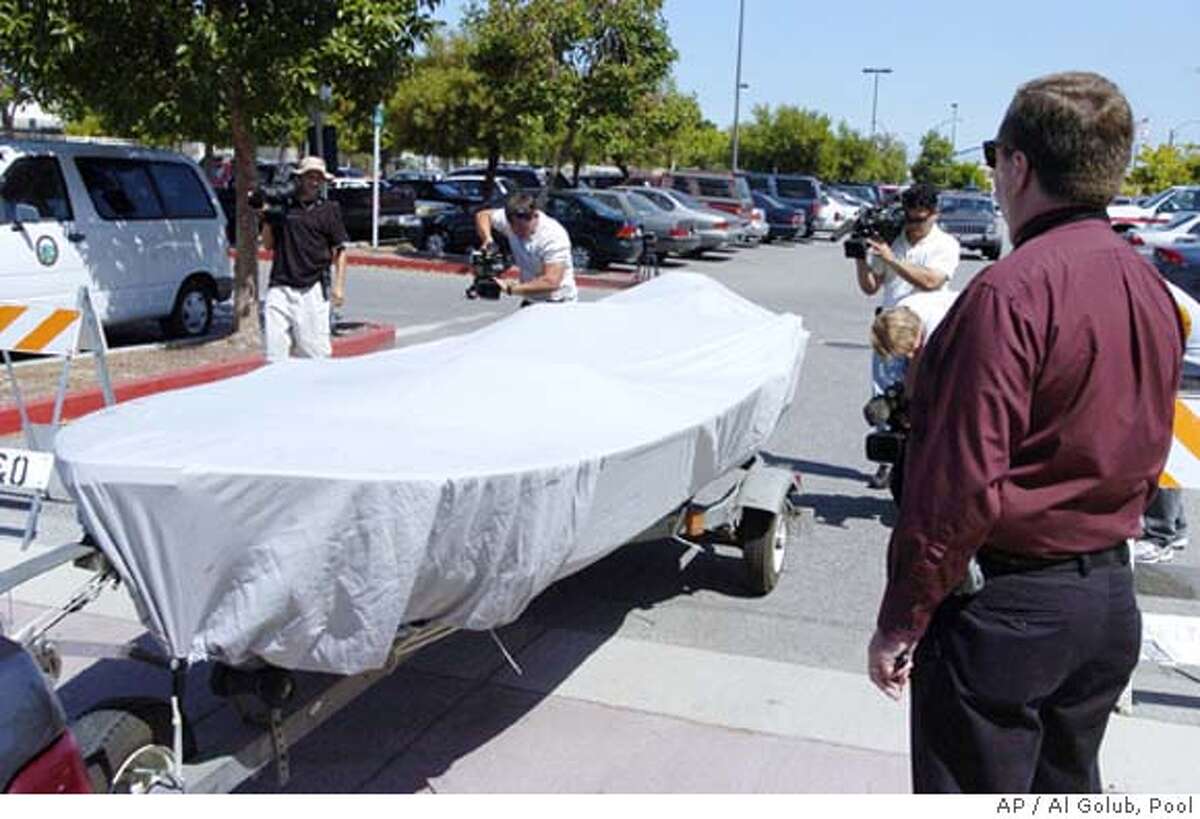 THE PETERSON TRIAL / Jurors examine defendant's boat / Trial to resume ...