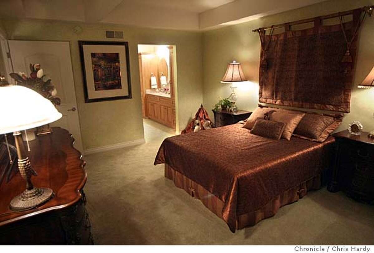 Suburban retirement: Life on a smaller scale / San Mateo condo ...