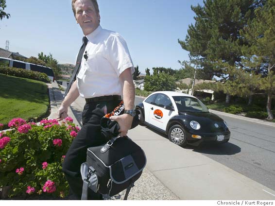 Tech support that comes to you / Best Buy's Geek Squad muscles into new ...