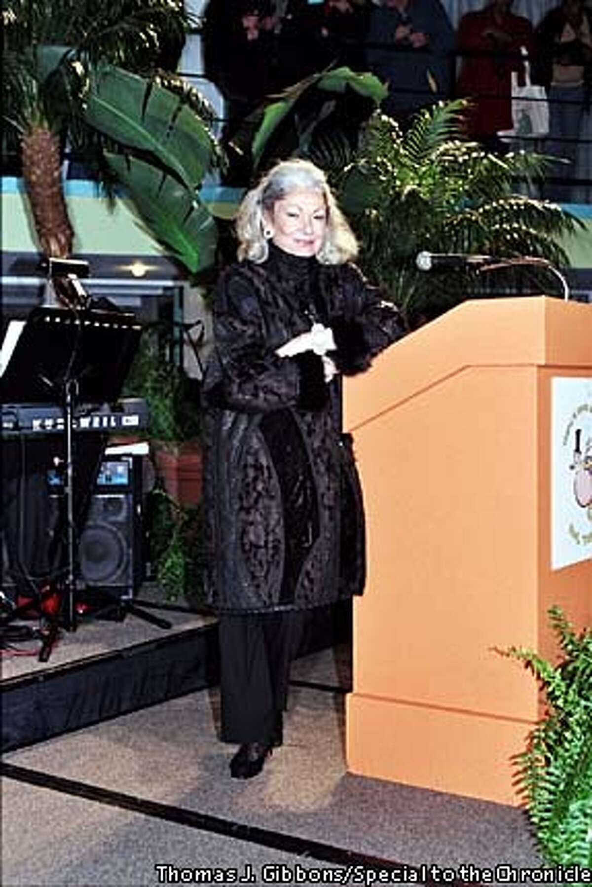 THE CIRCUIT / Celebrity Pool Toss