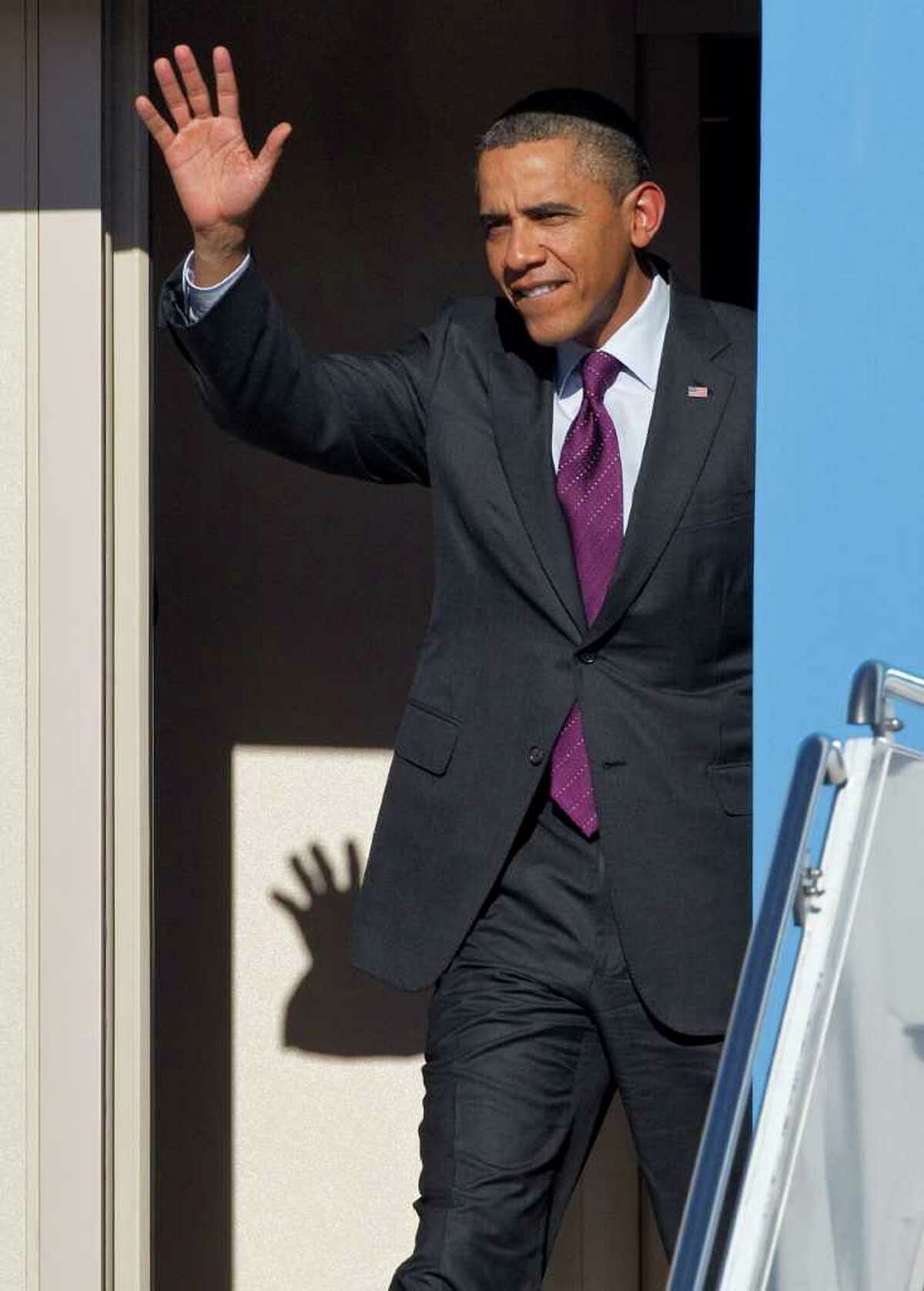 Obama, Arizona governor face off on tarmac