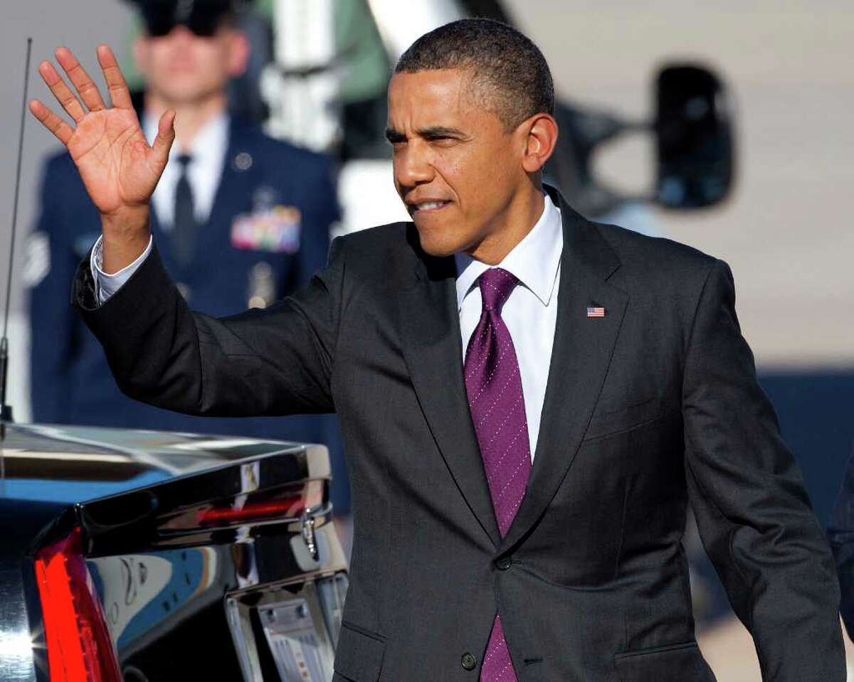 Obama, Arizona governor face off on tarmac