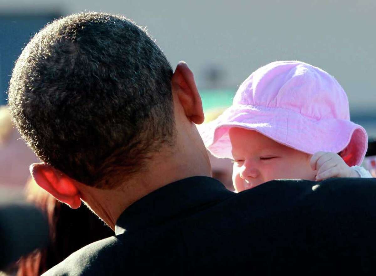 Obama, Arizona governor face off on tarmac