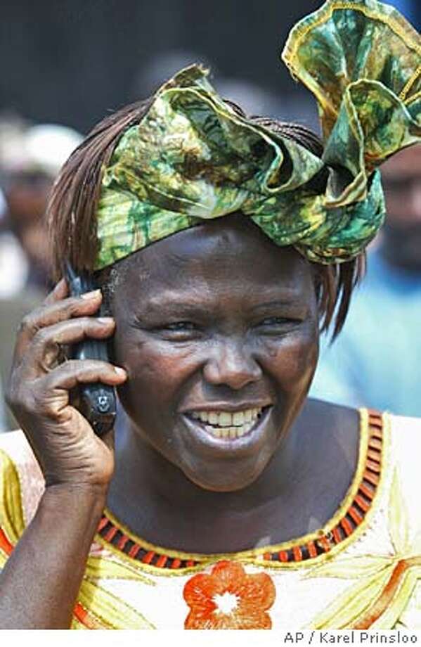 Kenyan woman wins peace prize / Maathai honored for environmental work ...