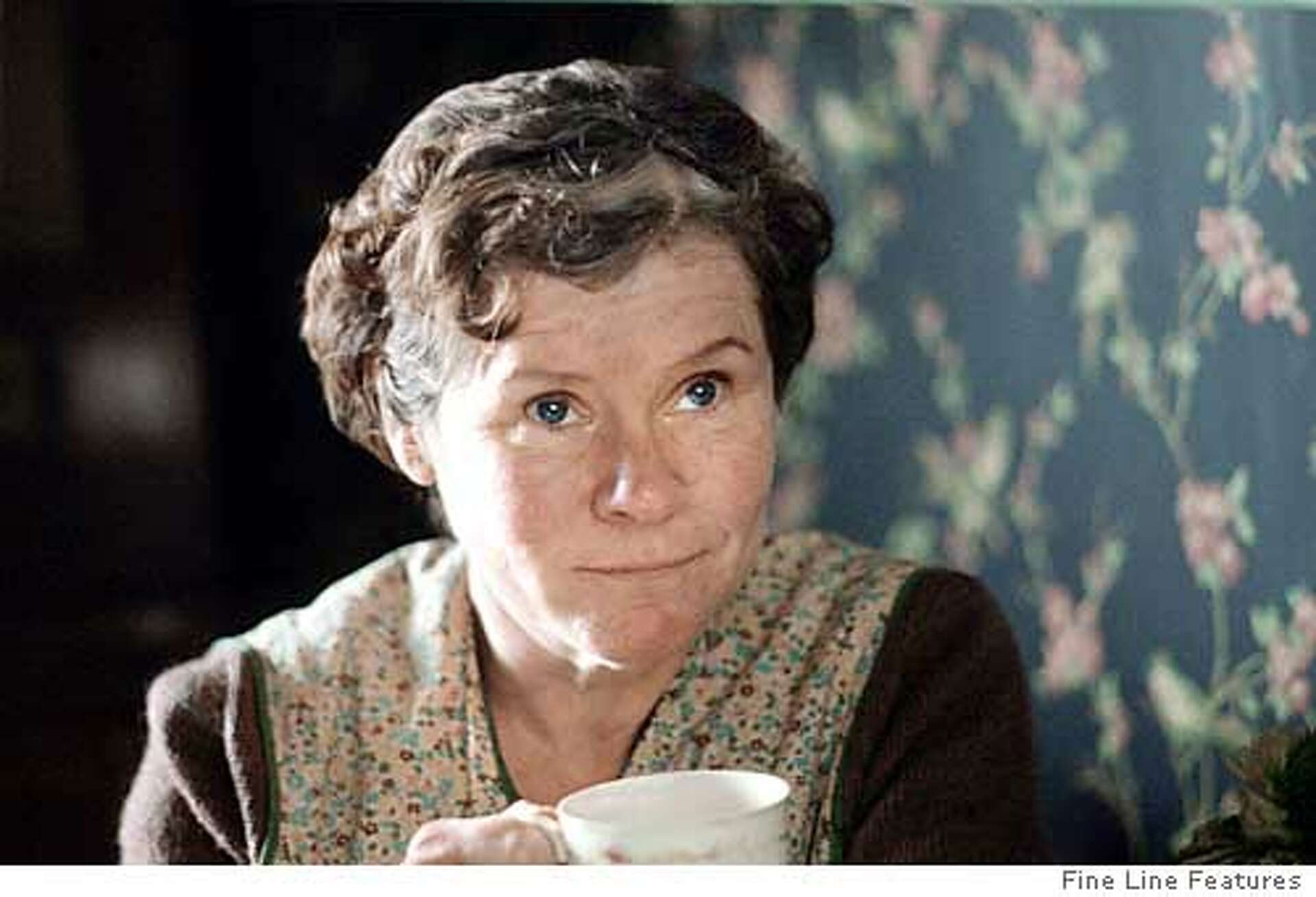 'Vera Drake' makes plain the life of an abortionist in 1950s Britain