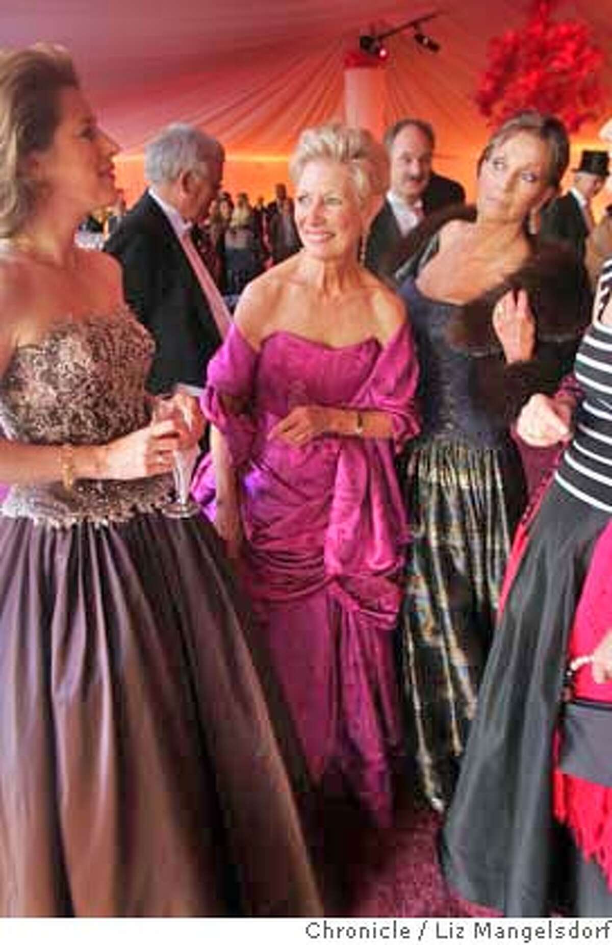 A night of trains -- one in vain / The ultimate in elegance accentuates ...