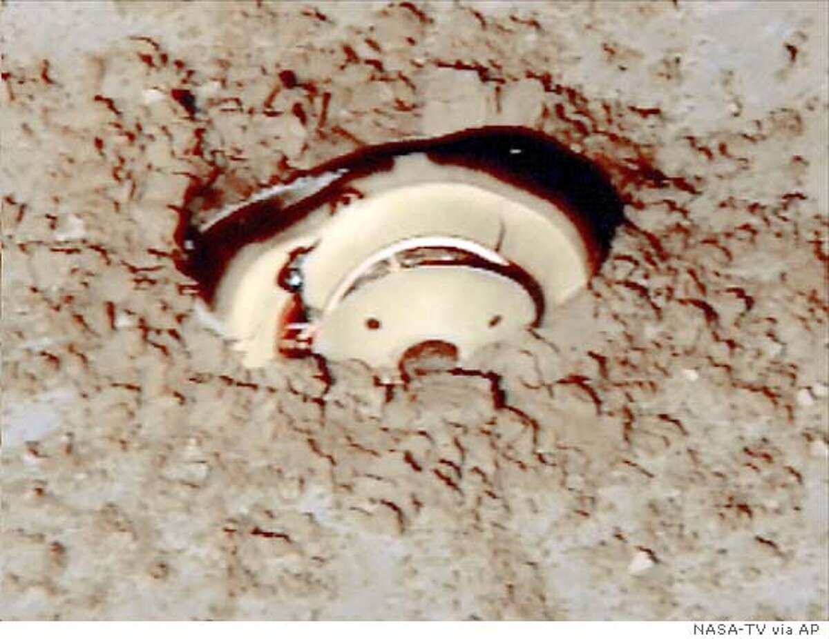 Space capsule crashes / Genesis, payload of solar particles slam into ...