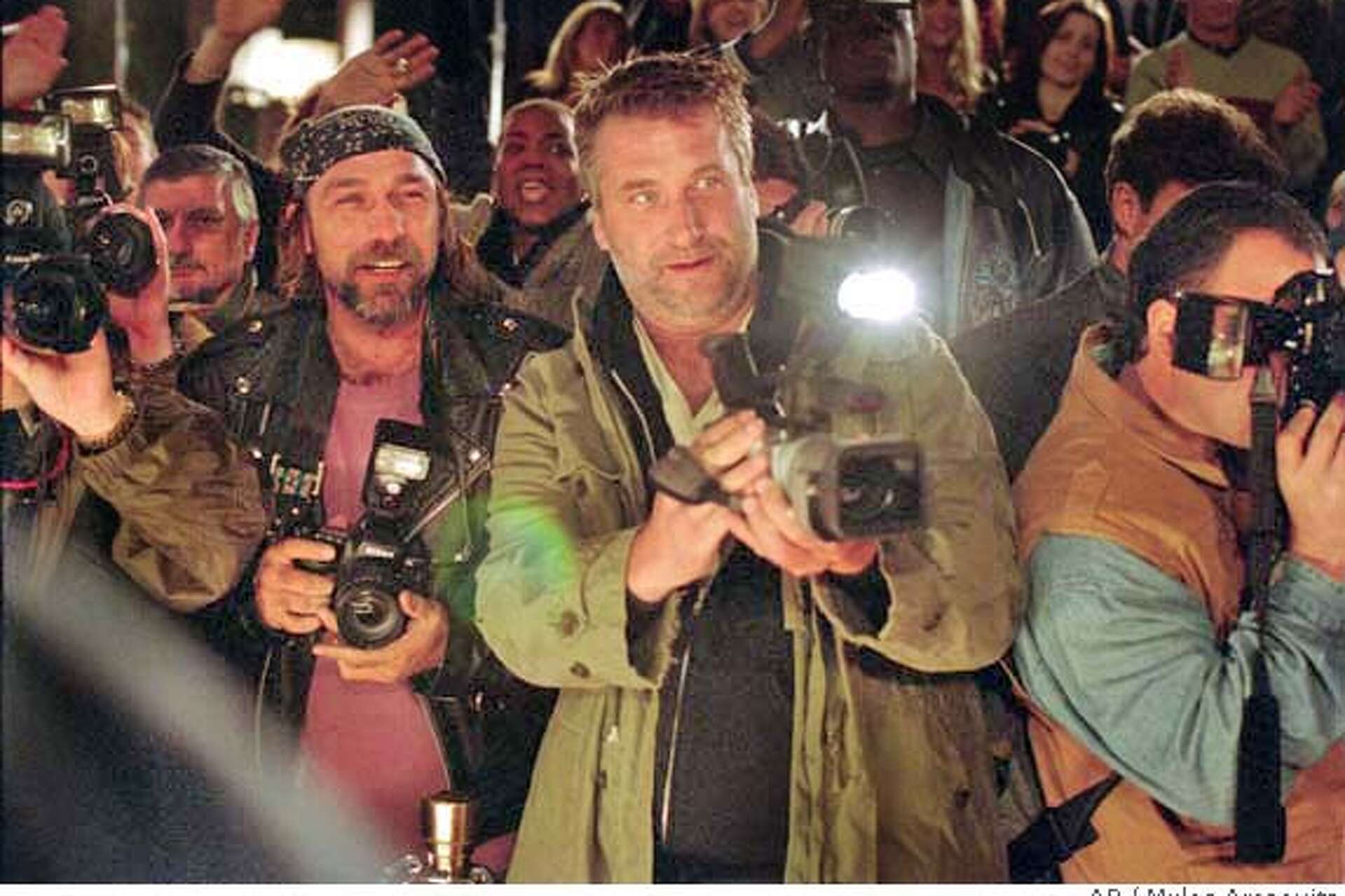Unbelievable plot, bad dialogue make 'Paparazzi' hard to watch