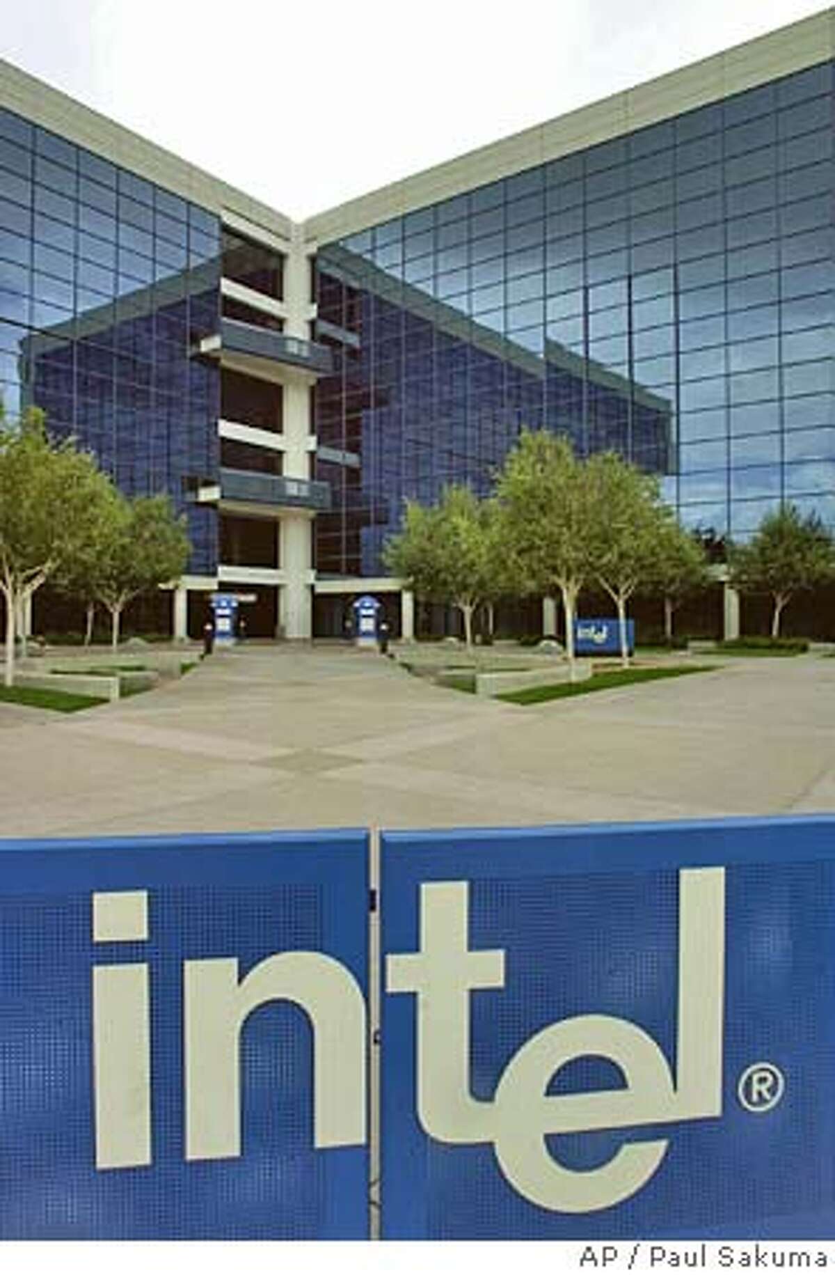 Intel lowers quarterly forecast / Chipmaker's report, combined with ...