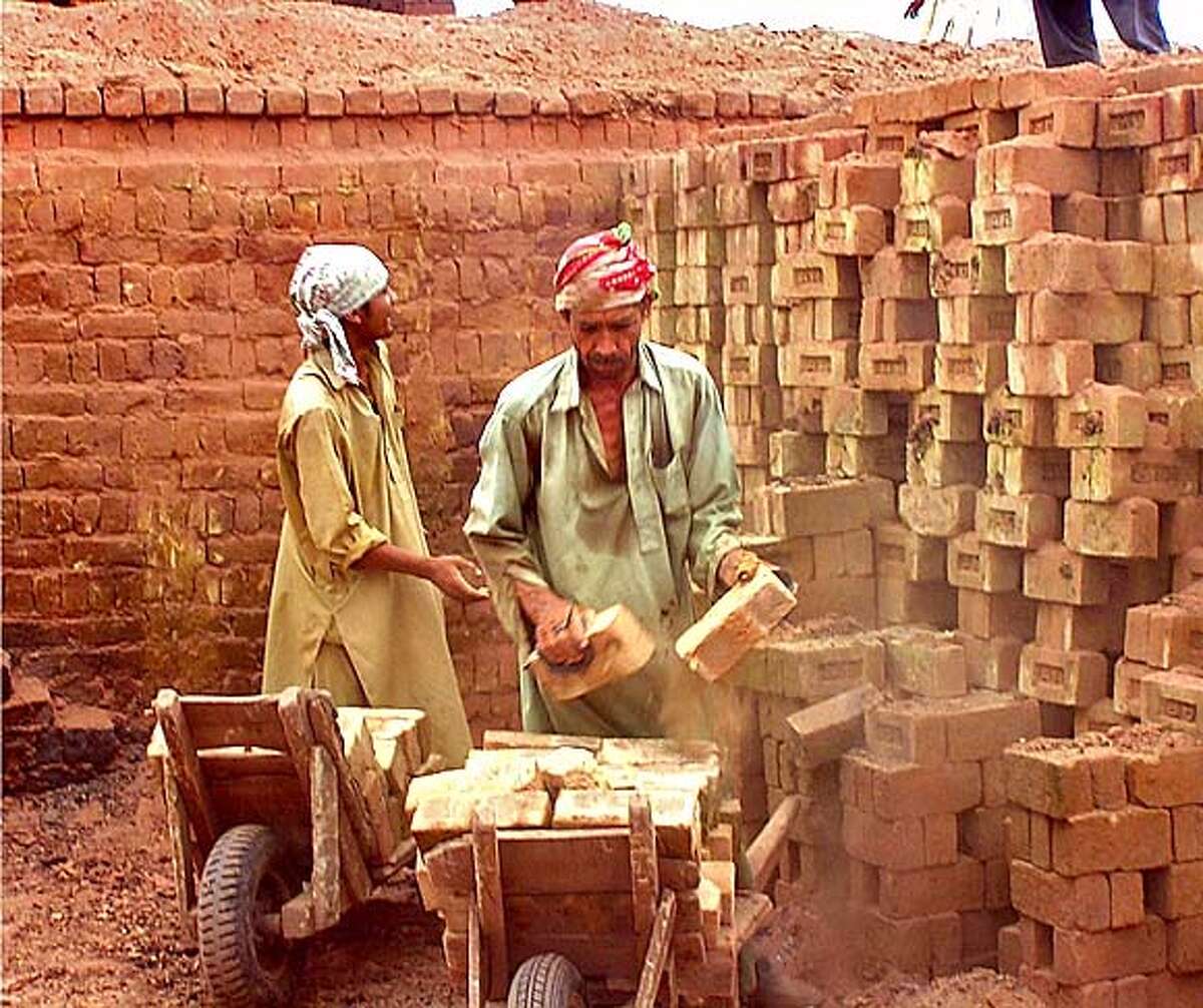 Pakistani workers trapped in cycle of debt / Practice of bonded labor ...