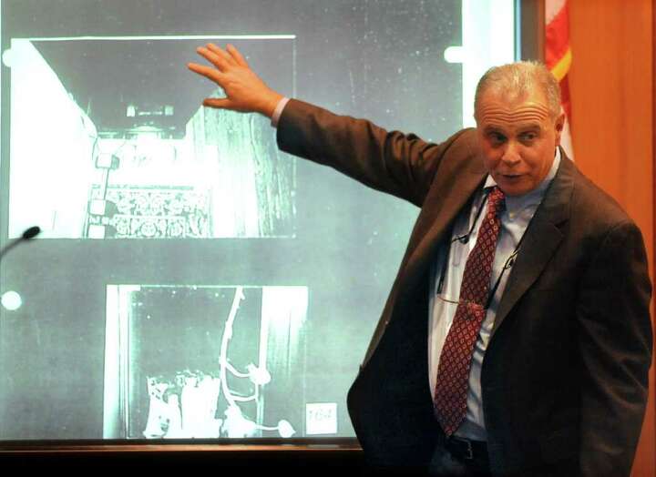 Man at center of alleged love triangle testifies