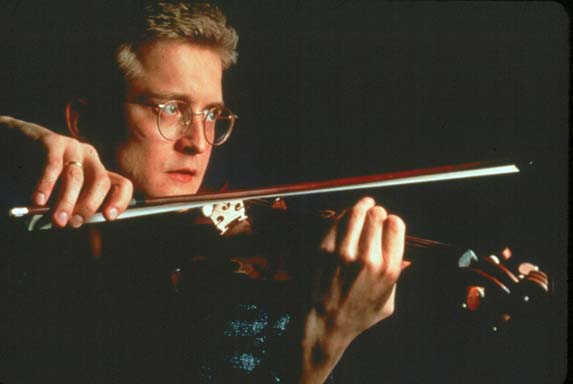 Violinist coaxes Schoenberg's subtleties