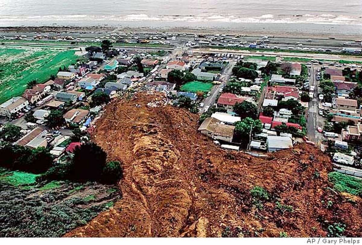 3 killed, 15 homes crushed by tons of rain-soaked mud / Death toll in ...