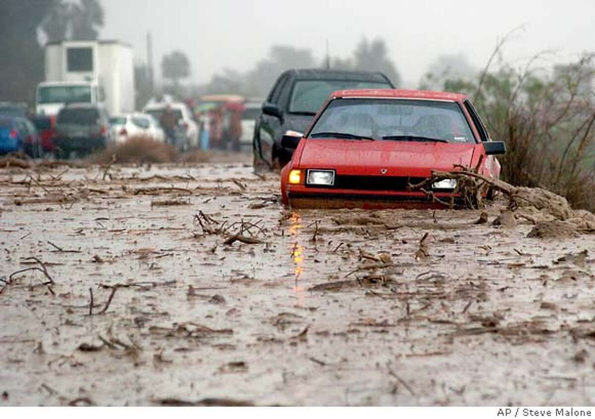 3 killed, 15 homes crushed by tons of rain-soaked mud / Death toll in ...