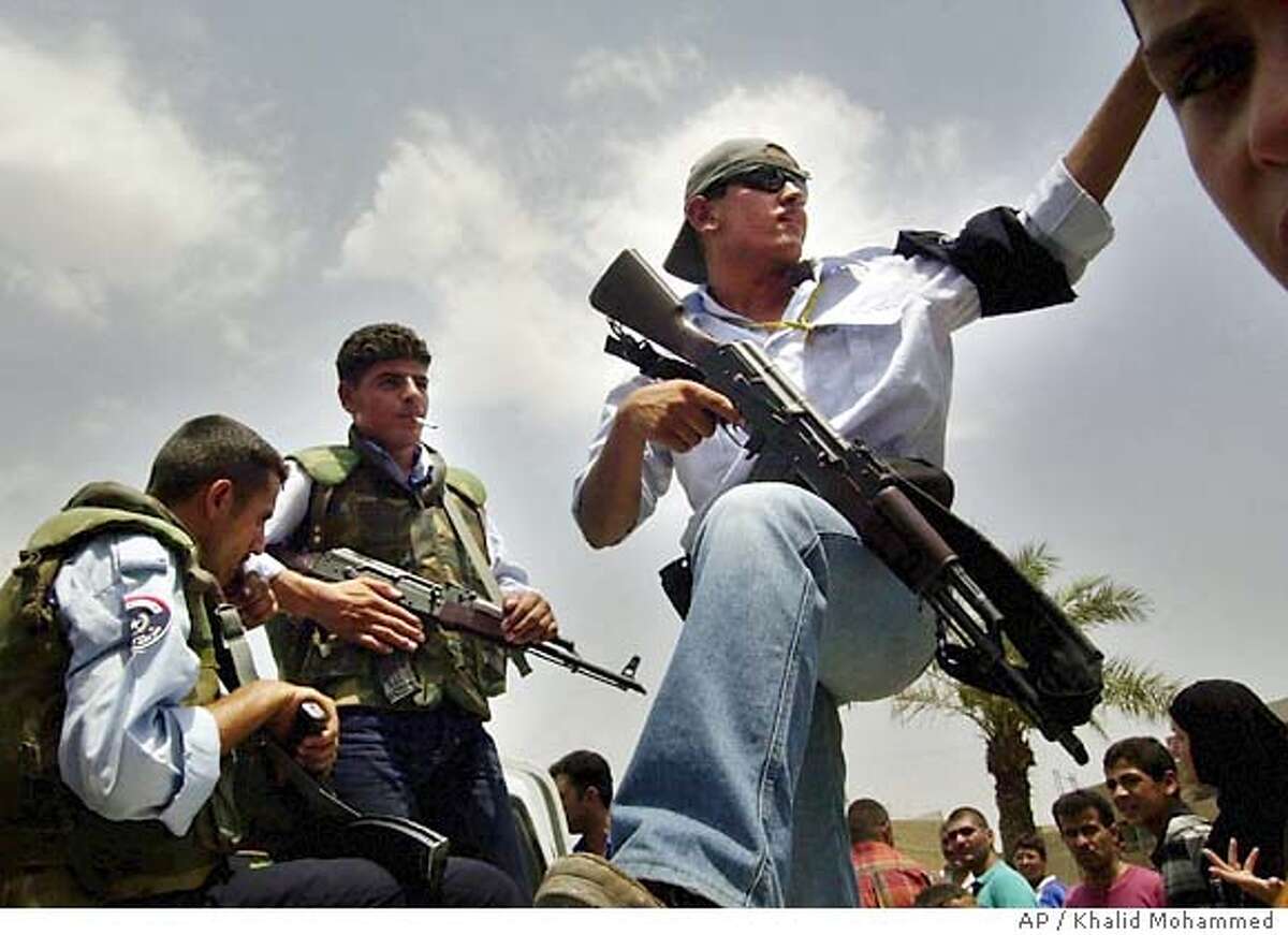 Bomb sets off heavy fighting -- 25 Iraqis killed / After explosion ...