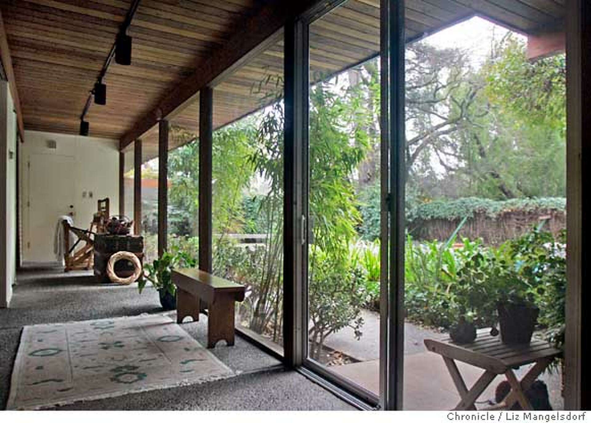 SIGNATURE STYLE: Claude Oakland / Modern homes for the masses